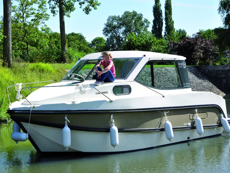 Sedan Primo COLIBRI ≫ Motor boat Rental — Yasido.com